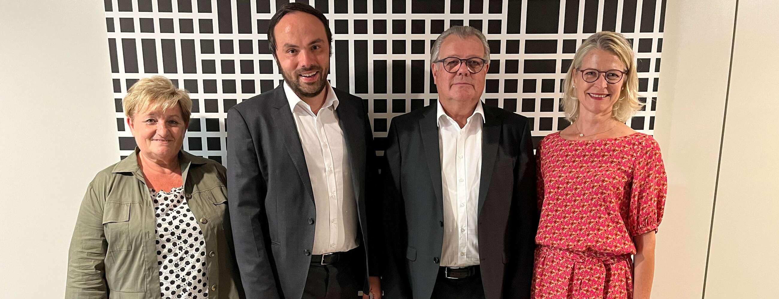 News - Vorstandsmitglieder des Südtiroler Chorverbandes bei LR Achammer ...