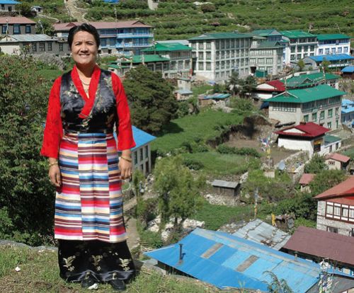 Lokales - Buddhi Maya Sherpa und ihre Mädchen - der Vinschger