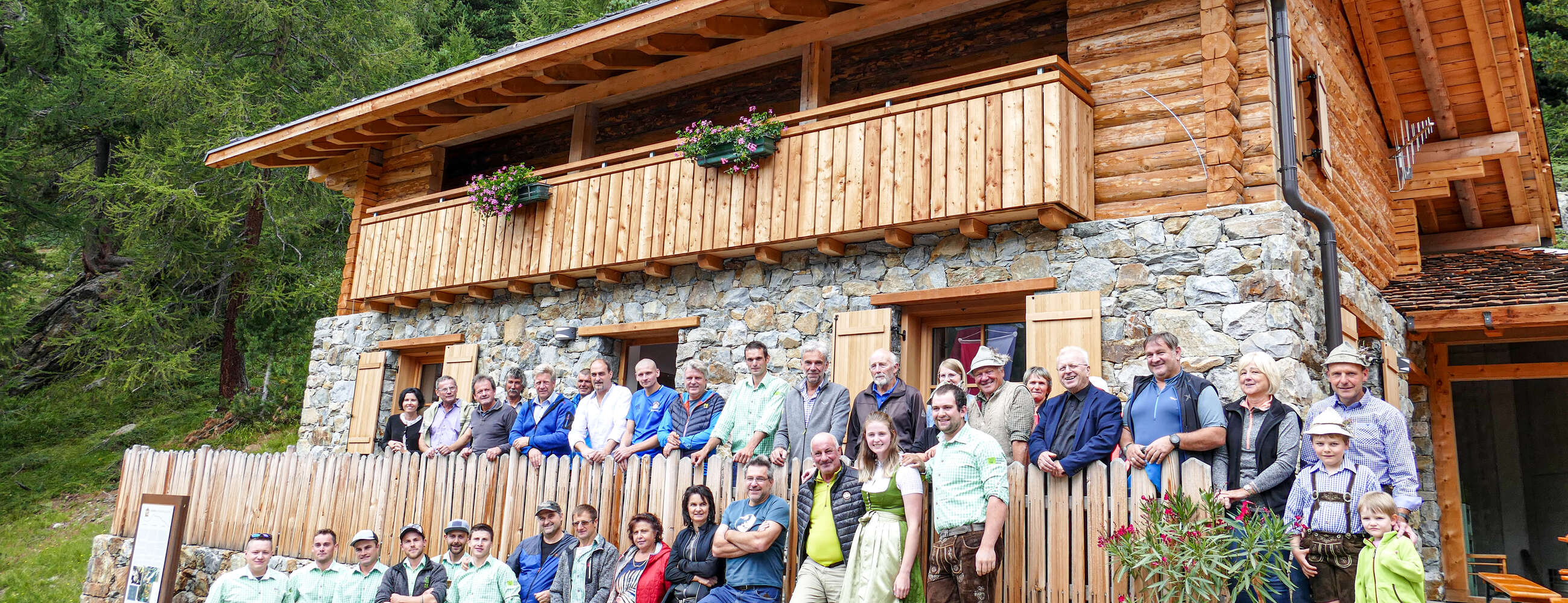 Gesellschaft - Neue Hirtenhütte auf der Enzian-Alm - der Vinschger