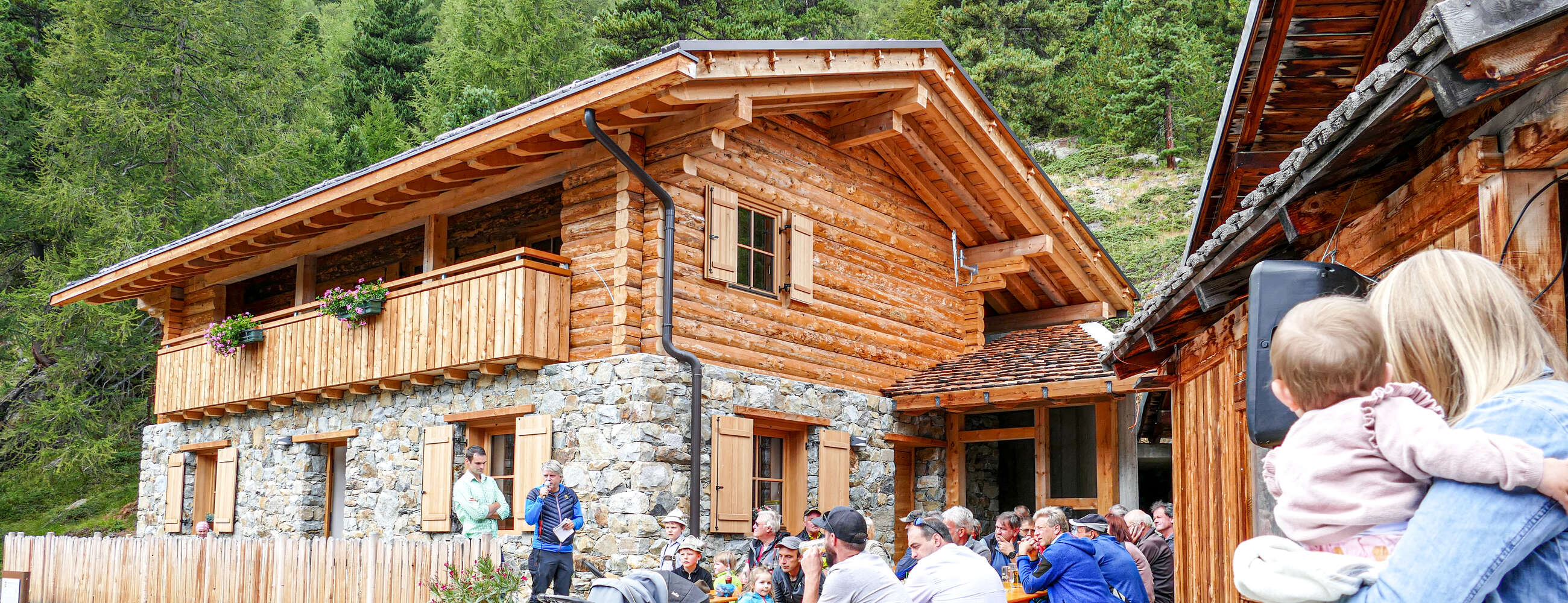 Gesellschaft - Neue Hirtenhütte auf der Enzian-Alm - der Vinschger