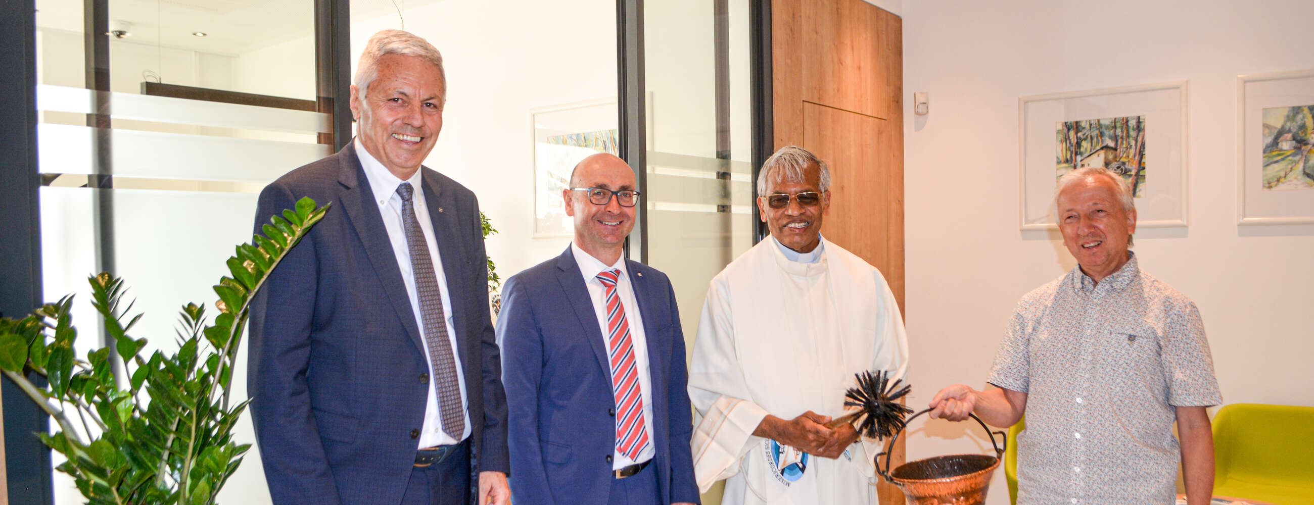 Gesellschaft - Neugestaltete Raika-Filiale in Kortsch eröffnet - der ...