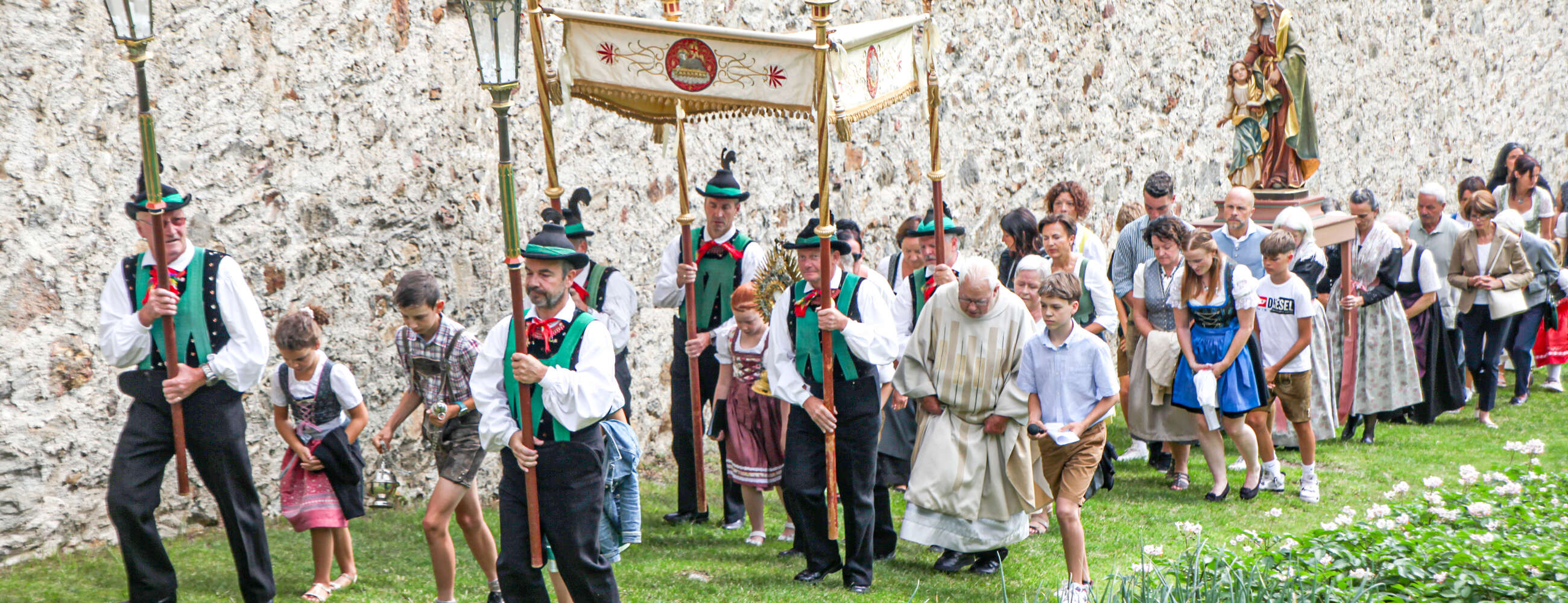 Gesellschaft - Karthaus als Gesamtkunstwerk - der Vinschger