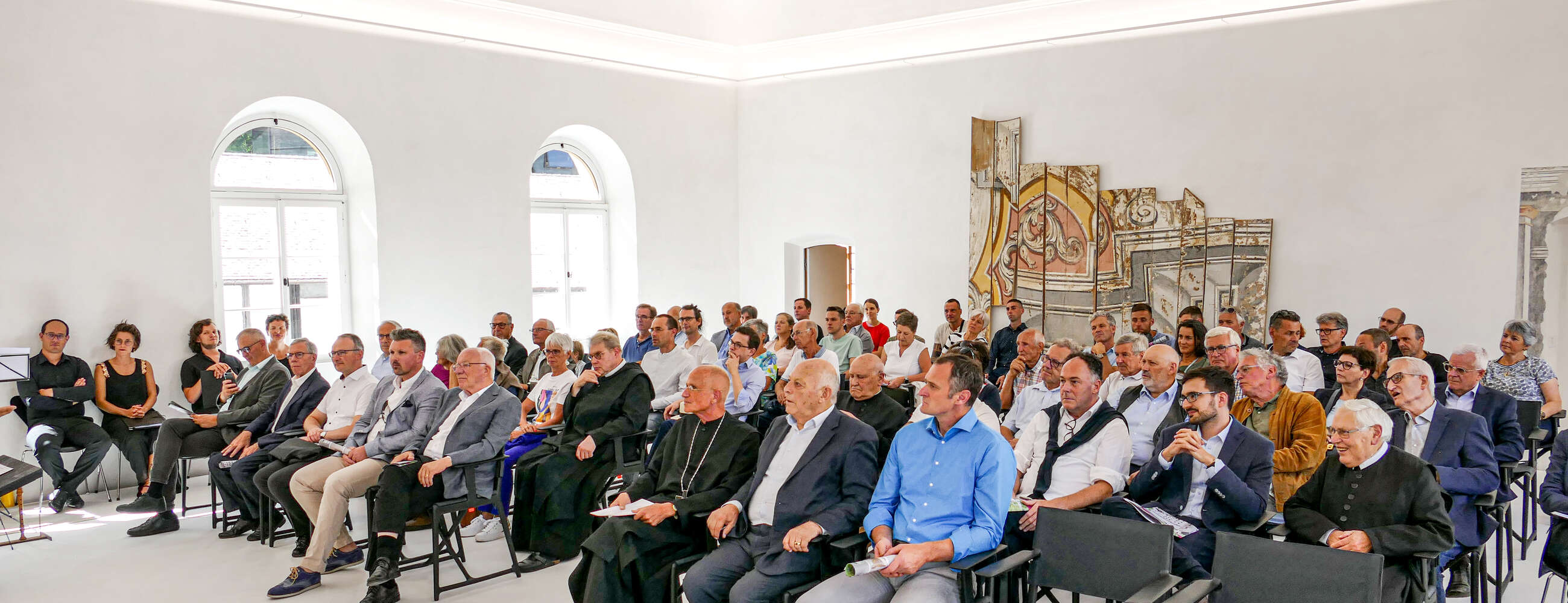 Gesellschaft - Festsaal im Kloster wieder zum Leben erweckt - der Vinschger