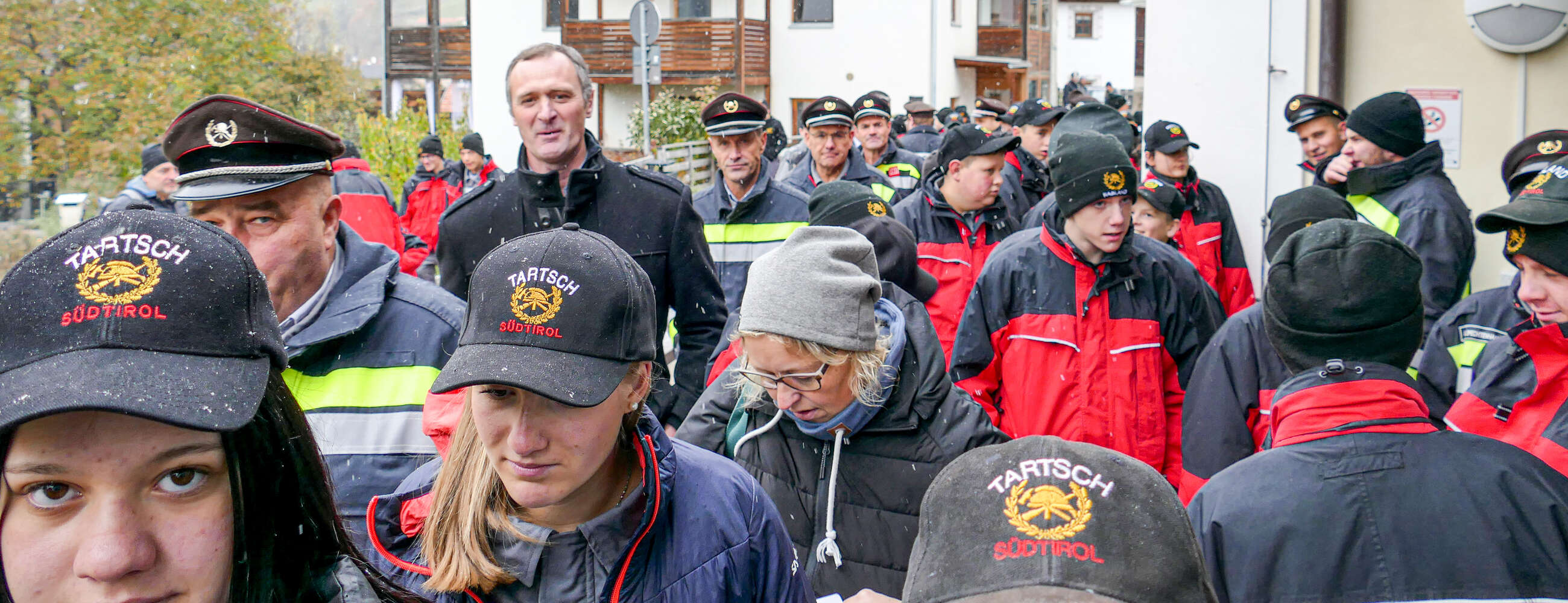 Gesellschaft - Feuerwehrnachwuchs „belagert“ Schleis - der Vinschger