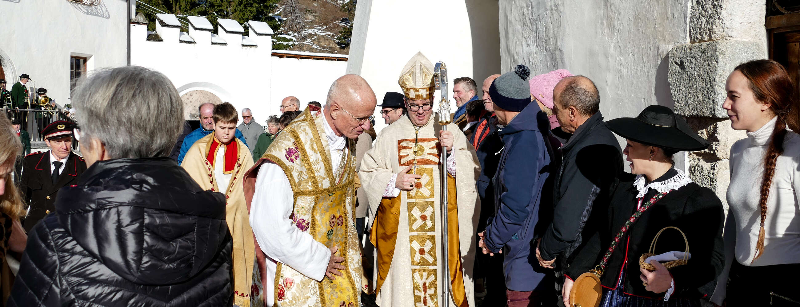 Gesellschaft - Neuer Abt in Amt und Würden - der Vinschger