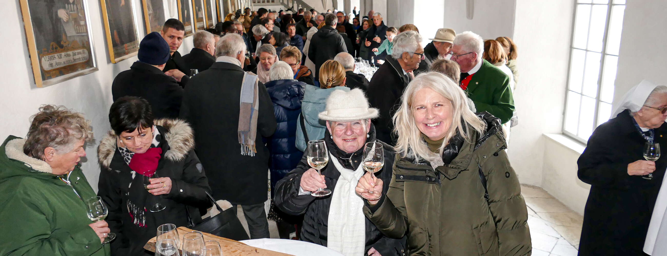 Gesellschaft - Neuer Abt in Amt und Würden - der Vinschger